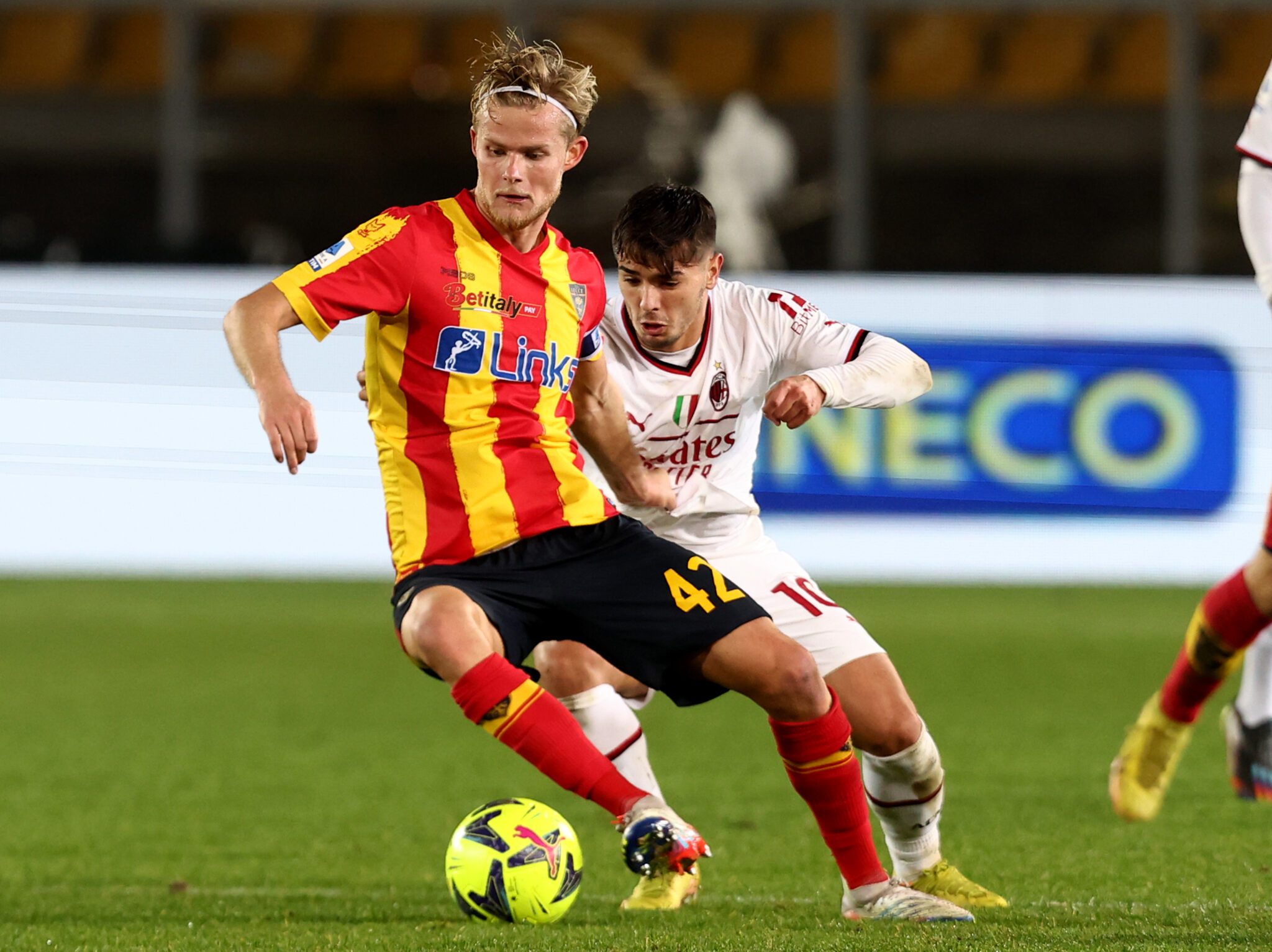Roma and Juventus battle for Lecce's Morten Hjulmand
