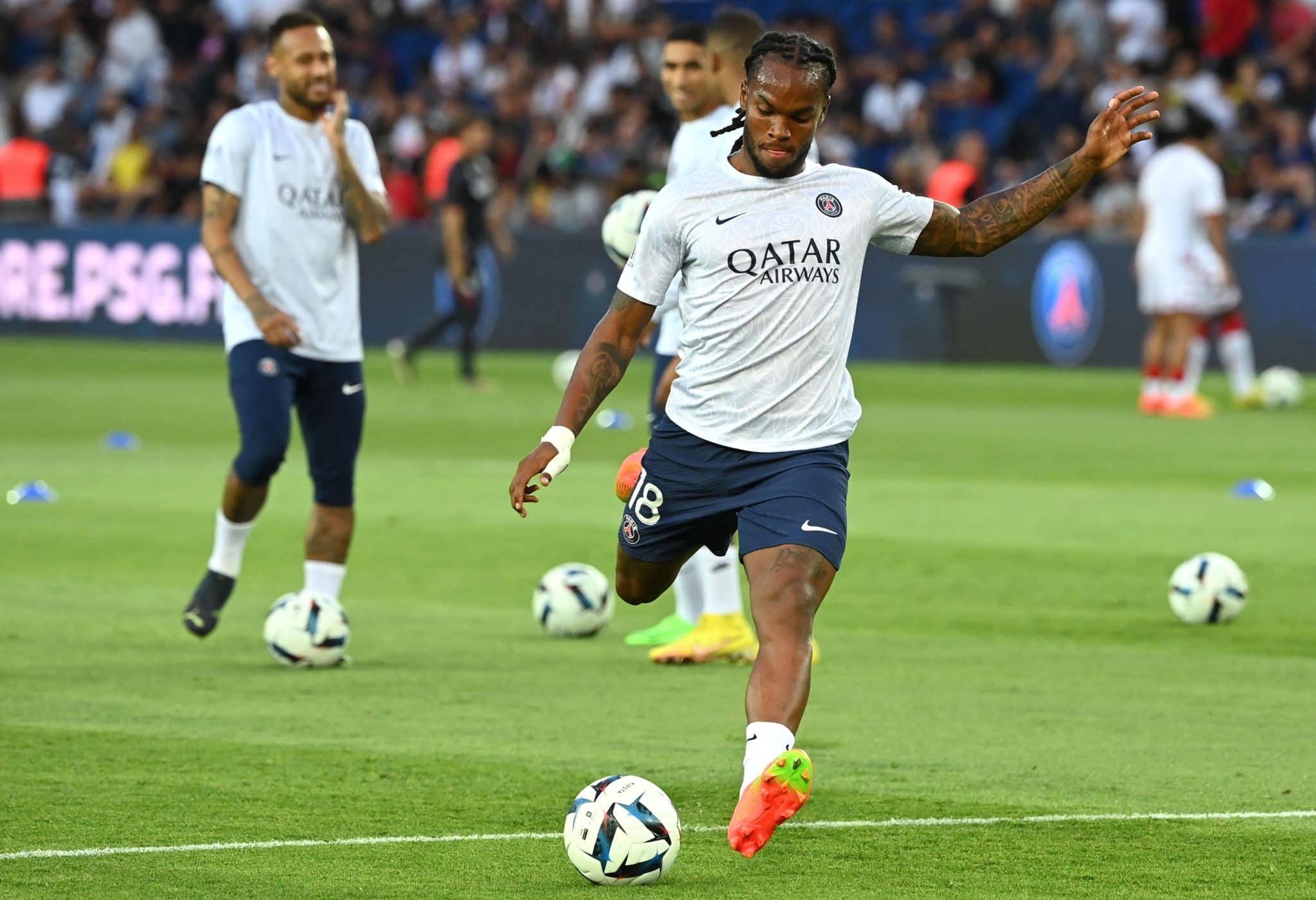Barcelona join race for Renato Sanches