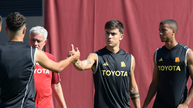 Paulo Dybala trains with the team ahead of Roma-Empoli