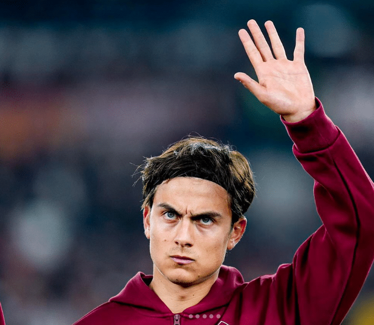 Dybala follows Roma's pre-match training on the sidelines