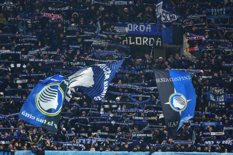 Atalanta fans protest Gasperini's exit: "He must stay."