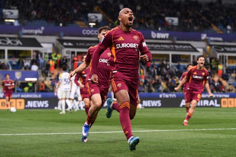 Official: Malen signs permanently with Roma until 2030